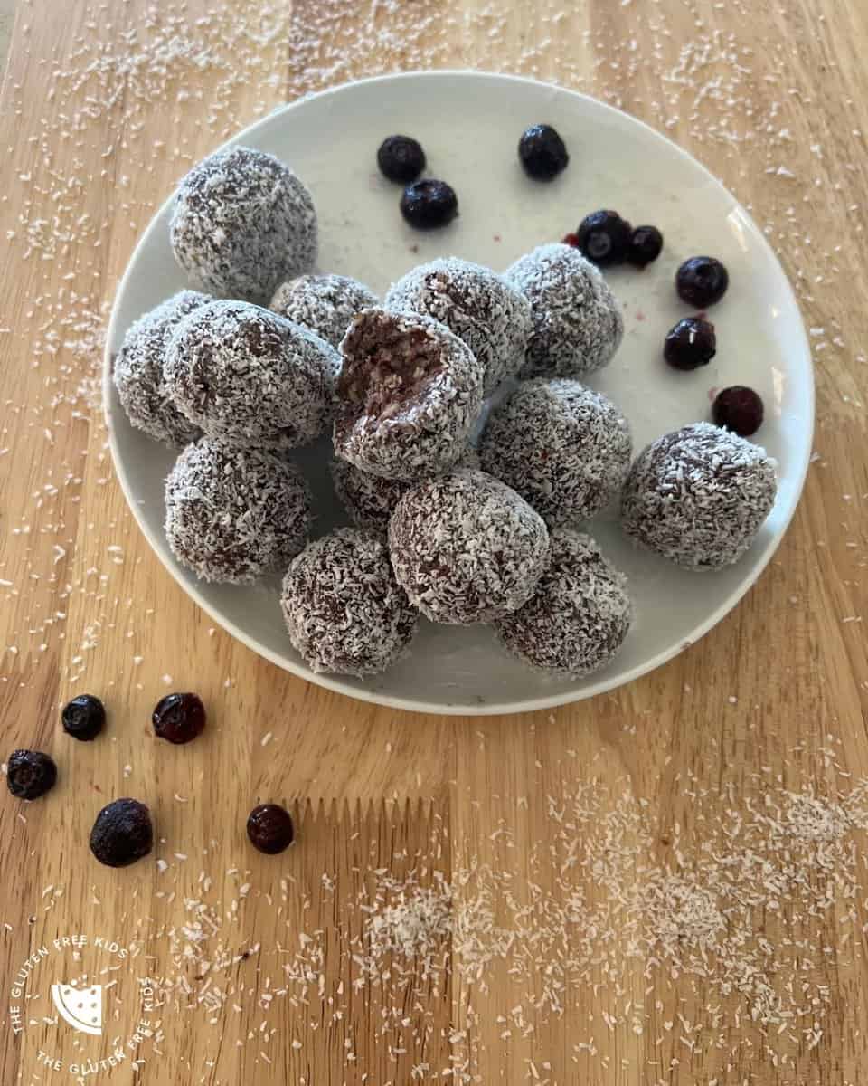 Raw Berry Bliss Balls (GF, DF, Vegan & Oat-Free)