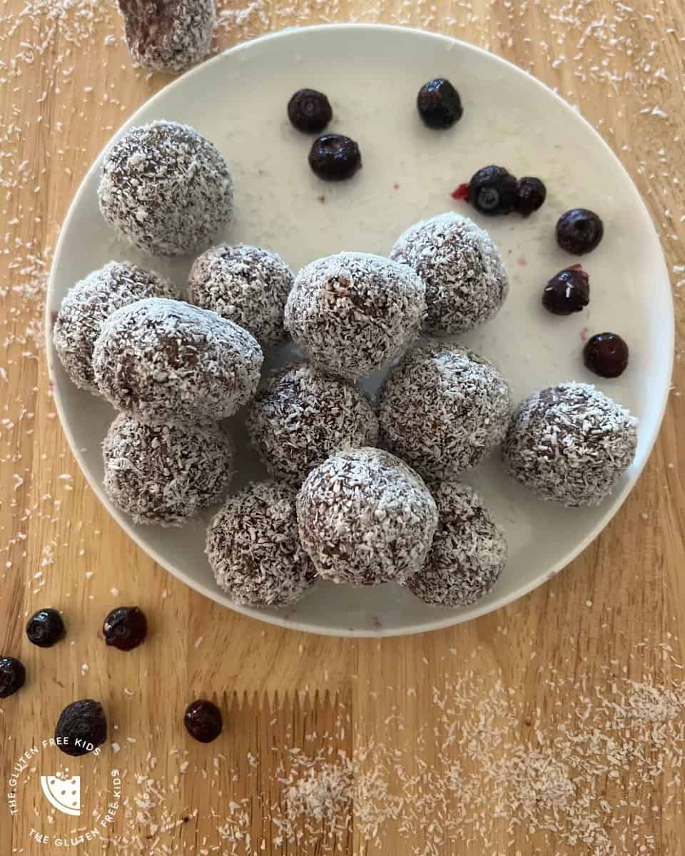 Raw Berry Bliss Balls (GF, DF, Vegan & Oat-Free)
