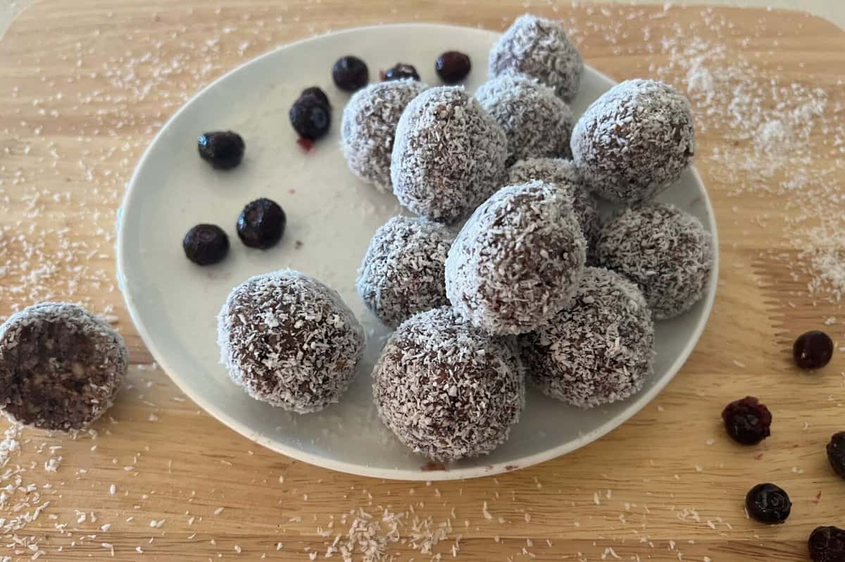 Apricot Bliss Balls (Gluten-Free, Nut-Free & Super Easy)